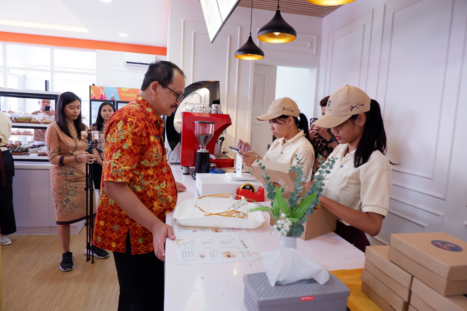 BAKERY DAN CAFE , " GRACIOUS" TEMPAT BARU UNTUK NONGKY ANAK-ANAK ...