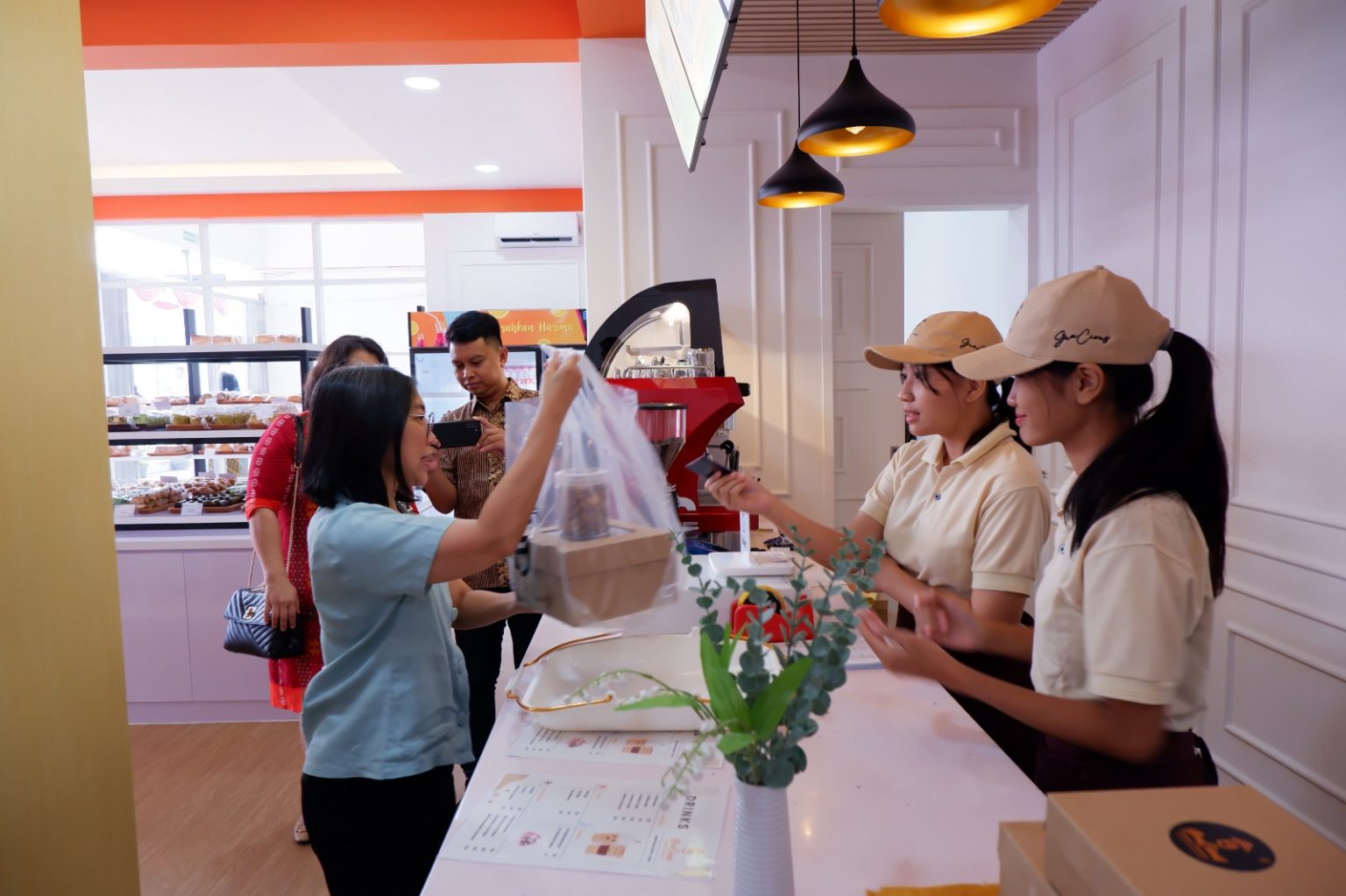 BAKERY DAN CAFE , " GRACIOUS" TEMPAT BARU UNTUK NONGKY ANAK-ANAK ...